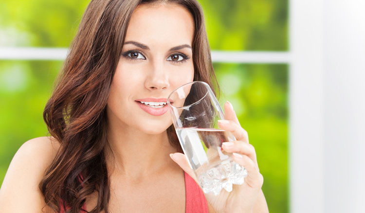 11 Reasons Dehydration is Making You Fat Sick and Tired